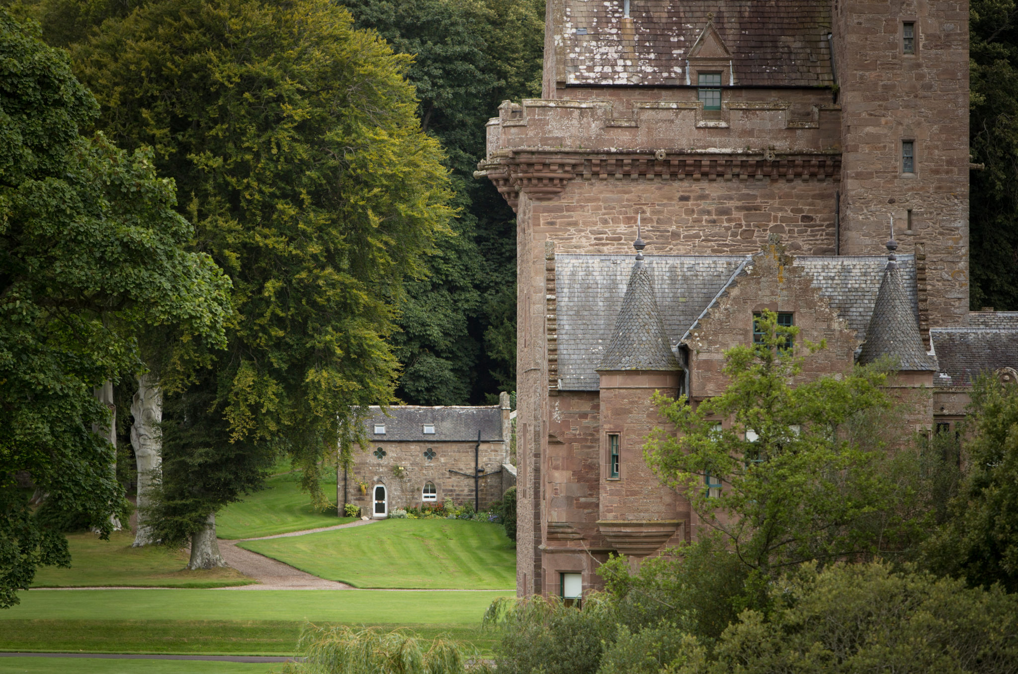 Dan Peña’s Guthrie Castle Embodies a Blend of Scottish Lore and Modern ...